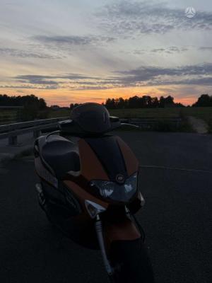 Oranžs Gilera Runner 2013 Viļņa, ar dzinēja tilpumu 49.00 L un nobraukumu 15 tūkst. km par 1550 €, foto  vietnē AUTOMOTO.COM.LV