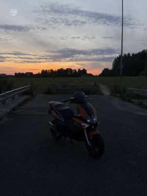Oranžs Gilera Runner 2013 Viļņa, ar dzinēja tilpumu 49.00 L un nobraukumu 15 tūkst. km par 1550 €, foto 3 vietnē AUTOMOTO.COM.LV