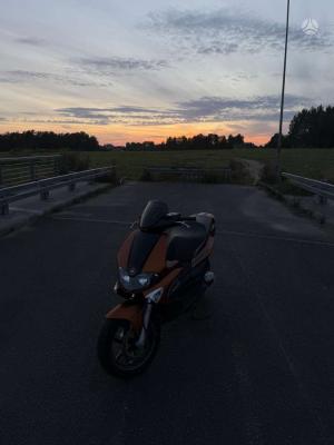 Oranžs Gilera Runner 2013 Viļņa, ar dzinēja tilpumu 49.00 L un nobraukumu 15 tūkst. km par 1550 €, foto 5 vietnē AUTOMOTO.COM.LV