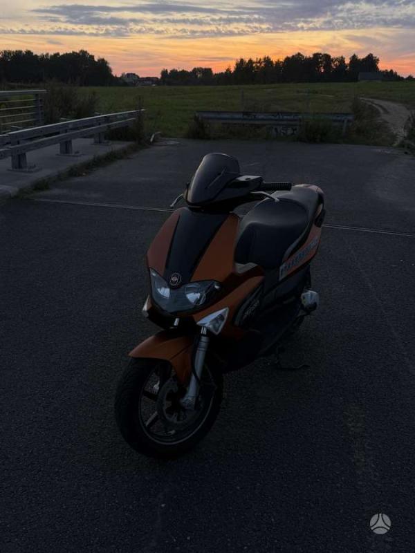 Orange Gilera Runner 2013 in Vilnius, with an engine capacity of 49.00 L and mileage of 15 thousand km for 1550 €, photo 5 on AUTOMOTO.COM.LV