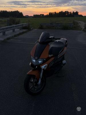 Oranžs Gilera Runner 2013 Viļņa, ar dzinēja tilpumu 49.00 L un nobraukumu 15 tūkst. km par 1550 €, foto 6 vietnē AUTOMOTO.COM.LV