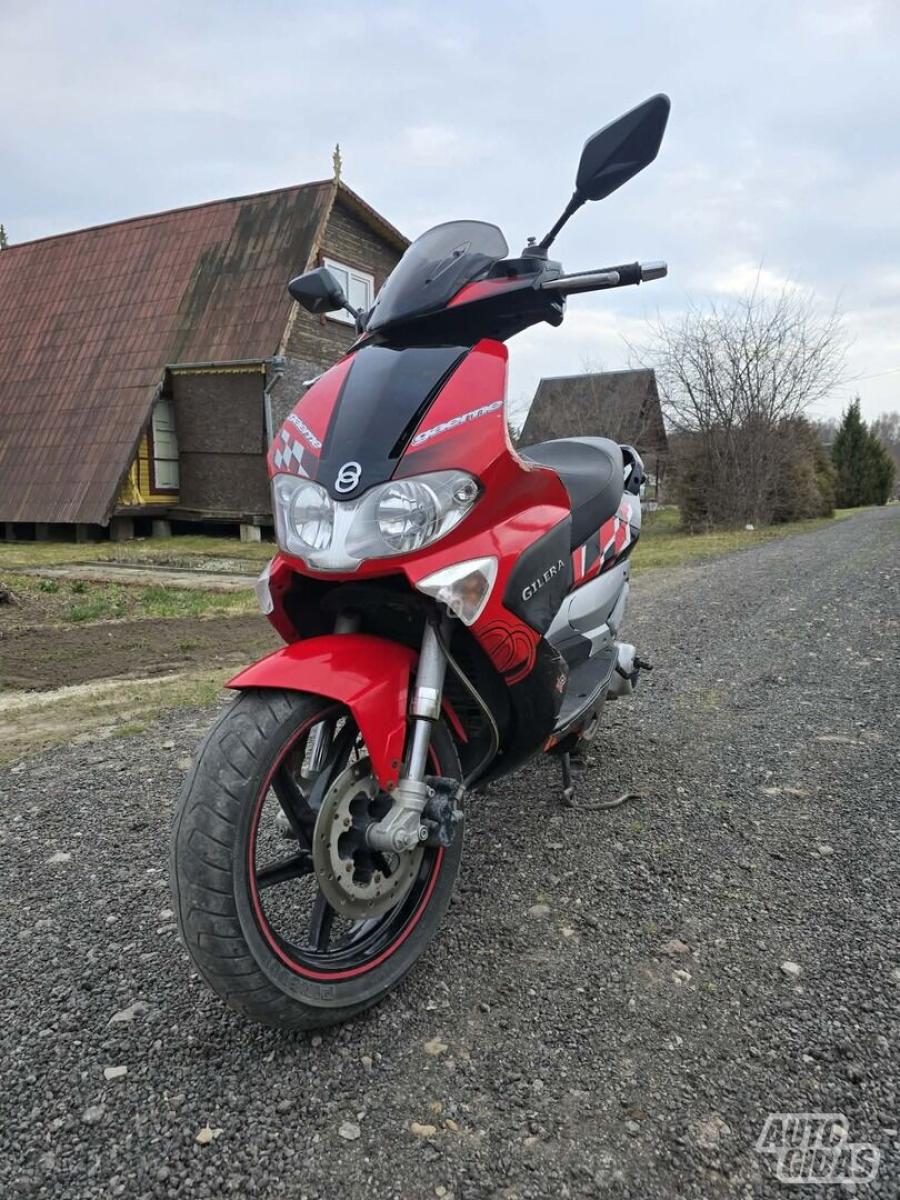 Red Gilera Runner 2007 in Panevezys, with an engine capacity of 0.05 L and mileage of 16 thousand km for 1050 €, photo 3 on AUTOMOTO.COM.LV