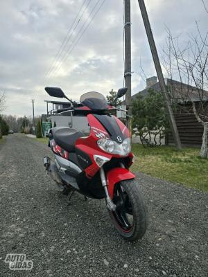 Red Gilera Runner 2007 in Panevezys, with an engine capacity of 0.05 L and mileage of 16 thousand km for 1050 €, photo 4 on AUTOMOTO.COM.LV