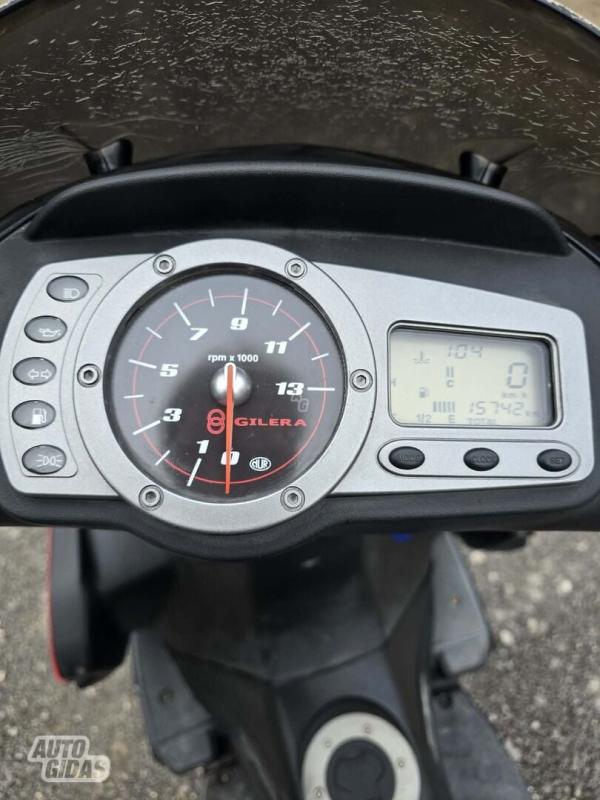 Sarkans Gilera Runner 2007 Panevēža, ar dzinēja tilpumu 0.05 L un nobraukumu 16 tūkst. km par 1050 €, foto 8 vietnē AUTOMOTO.COM.LV