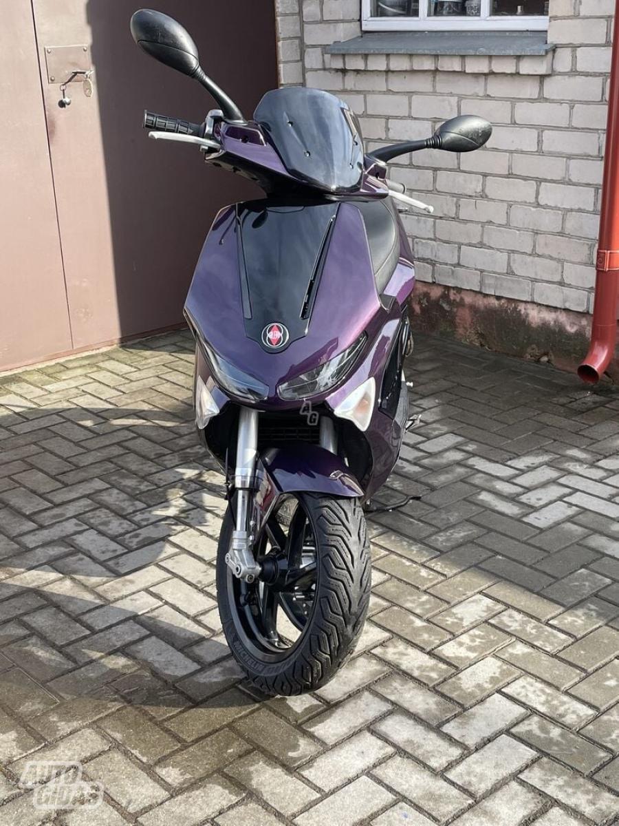 Violets Gilera Runner 2007 Viļņa, ar dzinēja tilpumu 0.05 L un nobraukumu 16 tūkst. km par 1555 €, foto 2 vietnē AUTOMOTO.COM.LV