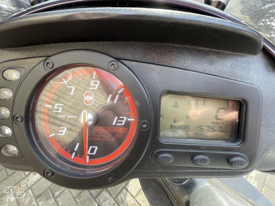 Violets Gilera Runner 2007 Viļņa, ar dzinēja tilpumu 0.05 L un nobraukumu 16 tūkst. km par 1555 €, foto 11 vietnē AUTOMOTO.COM.LV