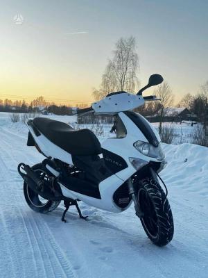 Balts Gilera Runner 2011 Birštonas, ar dzinēja tilpumu 70.00 L un nobraukumu 20 tūkst. km par 900 €, foto  vietnē AUTOMOTO.COM.LV