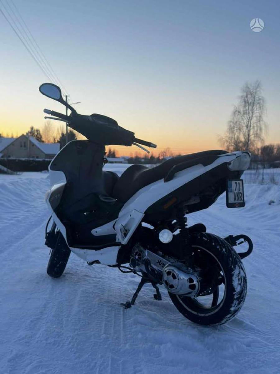 Balts Gilera Runner 2011 Birštonas, ar dzinēja tilpumu 70.00 L un nobraukumu 20 tūkst. km par 900 €, foto 3 vietnē AUTOMOTO.COM.LV