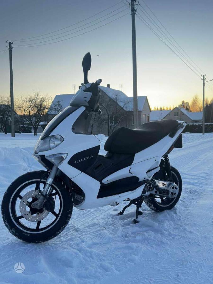 Balts Gilera Runner 2011 Birštonas, ar dzinēja tilpumu 70.00 L un nobraukumu 20 tūkst. km par 900 €, foto 4 vietnē AUTOMOTO.COM.LV