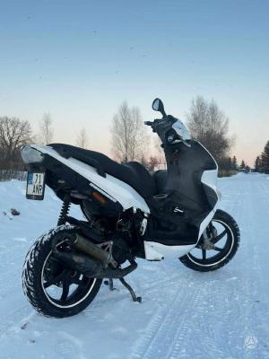 Balts Gilera Runner 2011 Birštonas, ar dzinēja tilpumu 70.00 L un nobraukumu 20 tūkst. km par 900 €, foto 5 vietnē AUTOMOTO.COM.LV