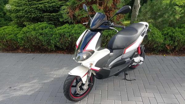 Balts Gilera Runner 2014 Vievis, ar dzinēja tilpumu 49.00 L un nobraukumu 14 tūkst. km par 1250 €, foto 2 vietnē AUTOMOTO.COM.LV