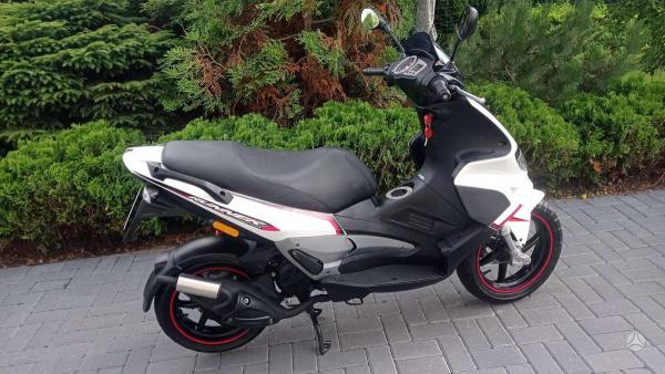 Balts Gilera Runner 2014 Vievis, ar dzinēja tilpumu 49.00 L un nobraukumu 14 tūkst. km par 1250 €, foto 4 vietnē AUTOMOTO.COM.LV