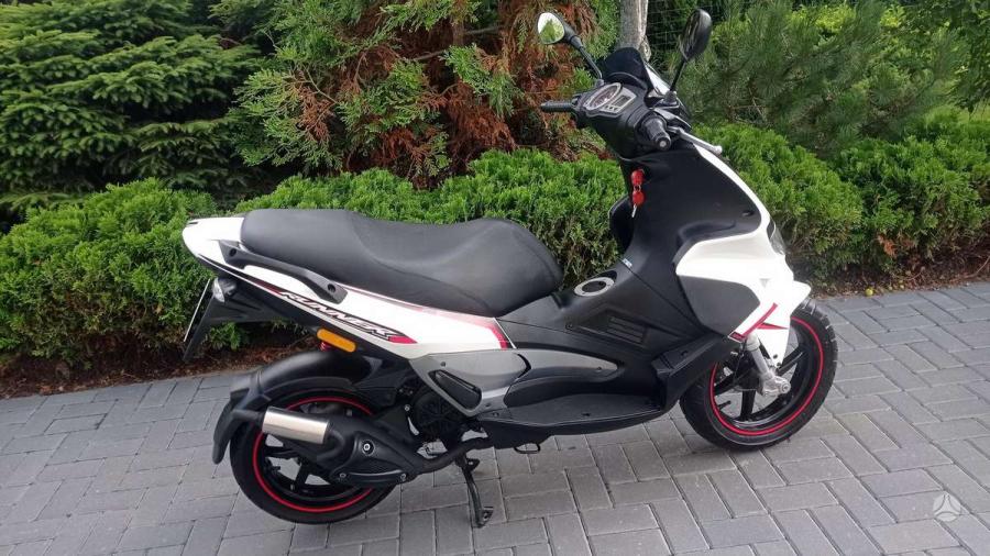 Белый Gilera Runner 2014 в Вевис, объемом двигателя 49.00 л и пробегом 14 тыс. км за 1250 €, фото 5 на AUTOMOTO.COM.LV