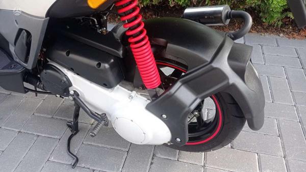 Balts Gilera Runner 2014 Vievis, ar dzinēja tilpumu 49.00 L un nobraukumu 14 tūkst. km par 1250 €, foto 7 vietnē AUTOMOTO.COM.LV