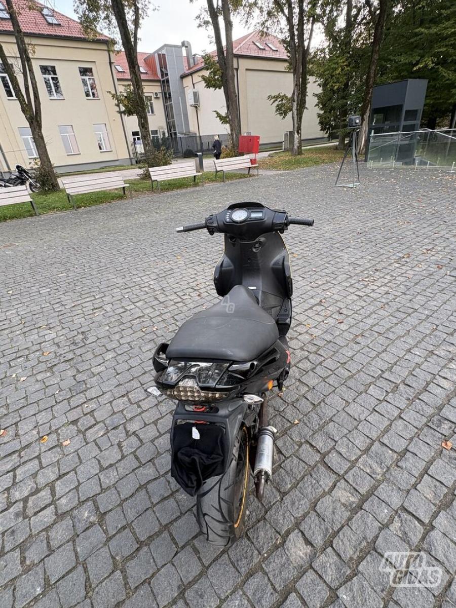 Dzeltens Gilera Runner 2008 Kauņa, ar dzinēja tilpumu 0.07 L un nobraukumu 22 tūkst. km par 925 €, foto 4 vietnē AUTOMOTO.COM.LV