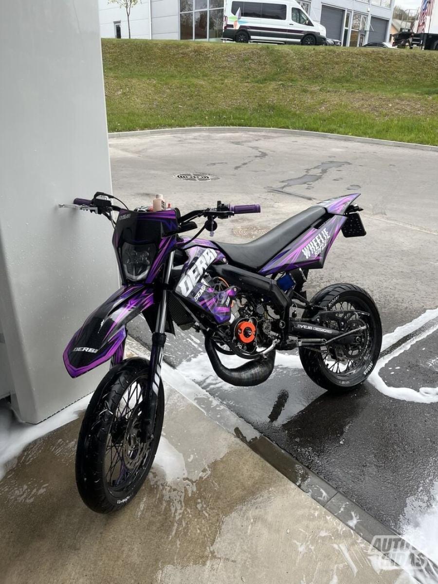 Melns Gilera SMT 2007 Alīta, ar dzinēja tilpumu 0.00 L un nobraukumu 0 tūkst. km par 2350 €, foto 1 vietnē AUTOMOTO.COM.LV