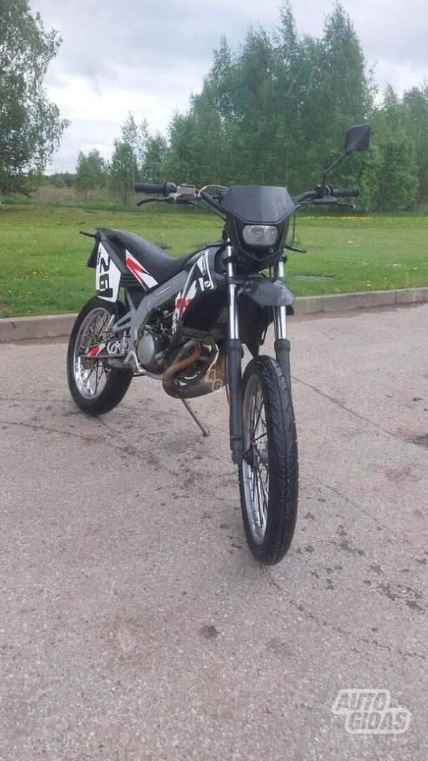 Black Gilera SMT 2010 in Vilnius, with an engine capacity of 0.05 L and mileage of 23 thousand km for 1500 €, photo 2 on AUTOMOTO.COM.LV