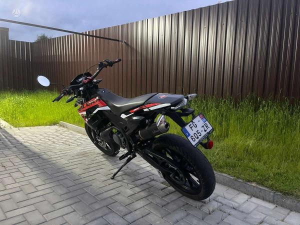 Melns Gilera SMT 2019 Vilkaviškis, ar dzinēja tilpumu 50.00 L un nobraukumu 17 tūkst. km par 1900 €, foto 4 vietnē AUTOMOTO.COM.LV