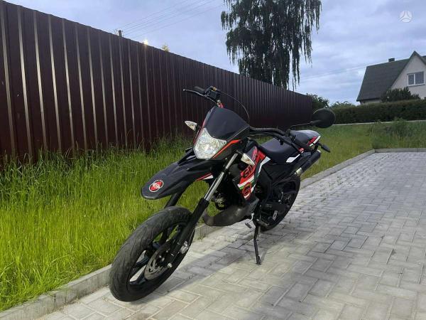 Melns Gilera SMT 2019 Vilkaviškis, ar dzinēja tilpumu 50.00 L un nobraukumu 17 tūkst. km par 1900 €, foto 5 vietnē AUTOMOTO.COM.LV