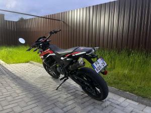 Черный Gilera SMT 2019 в Вилкавишкис, объемом двигателя 50.00 л и пробегом 17 тыс. км за 1900 €, фото 5 на AUTOMOTO.COM.LV