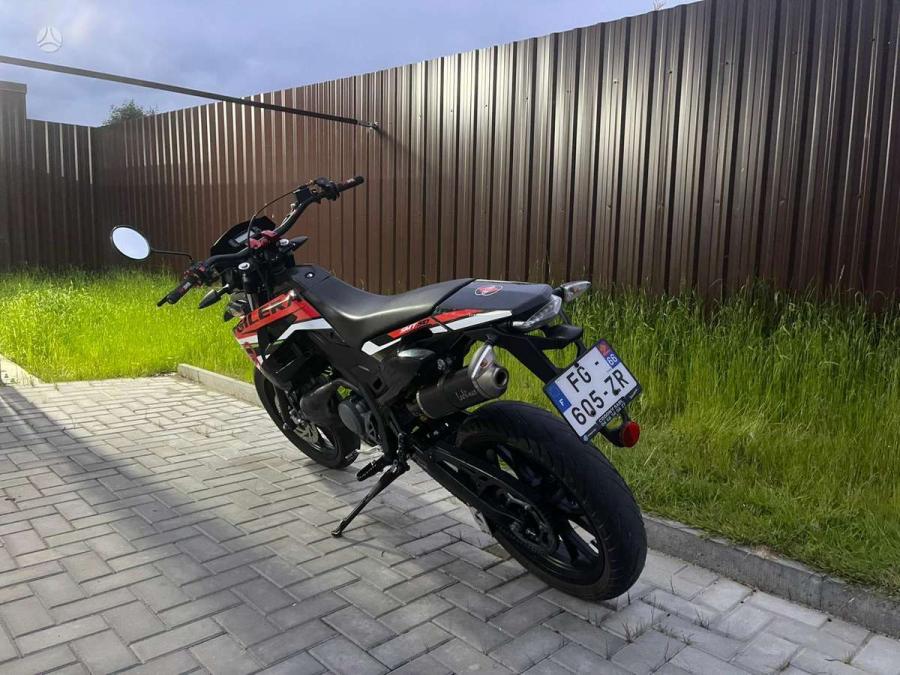 Черный Gilera SMT 2019 в Вилкавишкис, объемом двигателя 50.00 л и пробегом 17 тыс. км за 1900 €, фото 5 на AUTOMOTO.COM.LV