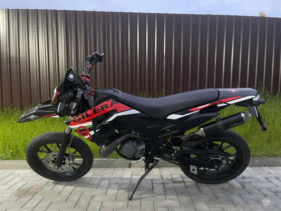 Черный Gilera SMT 2019 в Вилкавишкис, объемом двигателя 50.00 л и пробегом 17 тыс. км за 1900 €, фото 7 на AUTOMOTO.COM.LV