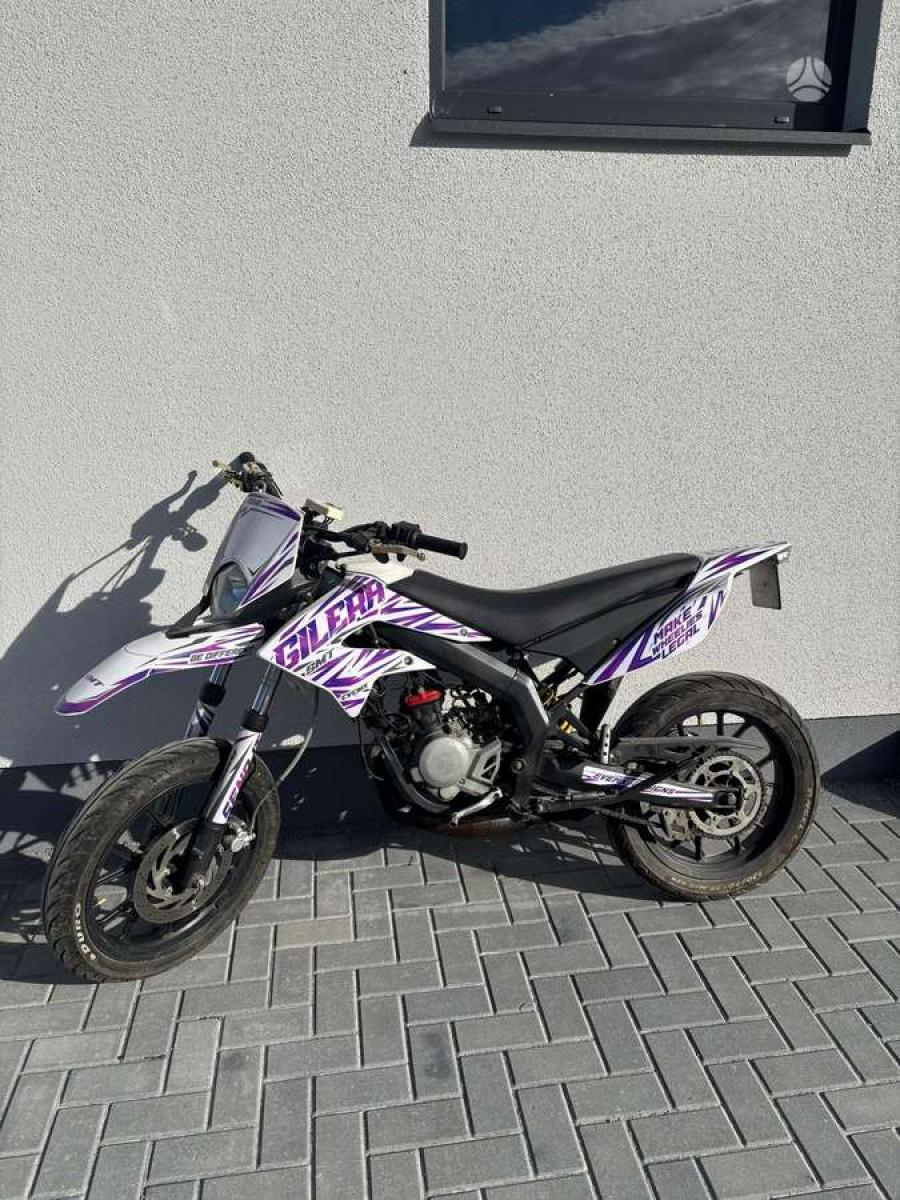 Gilera SMT 2014 Raseiniai, ar dzinēja tilpumu 50.00 L un nobraukumu 25 tūkst. km par 2350 €, foto 1 vietnē AUTOMOTO.COM.LV
