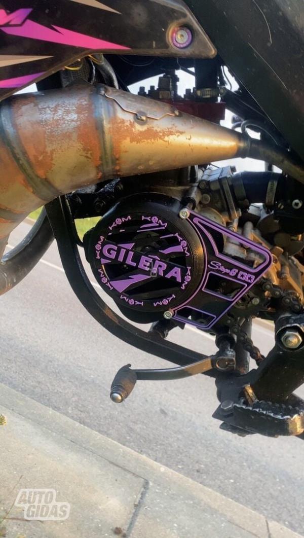 Violets Gilera SMT 2008 Alīta, ar dzinēja tilpumu 0.05 L un nobraukumu 10 tūkst. km par 1850 €, foto 8 vietnē AUTOMOTO.COM.LV