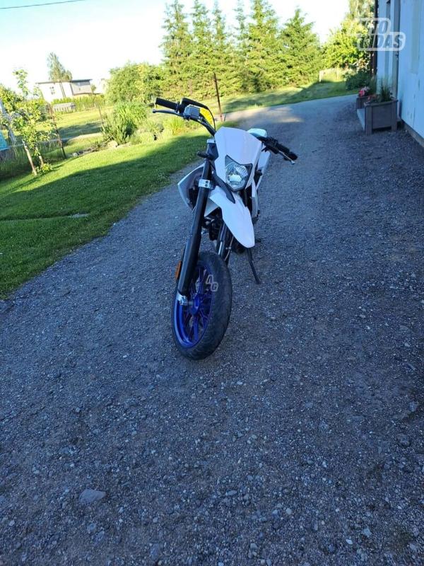 White Gilera SMT 2020 in Kelme, with an engine capacity of 0.05 L and mileage of 10 thousand km for 1800 €, photo 1 on AUTOMOTO.COM.LV