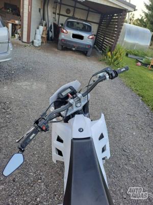 White Gilera SMT 2020 in Kelme, with an engine capacity of 0.05 L and mileage of 10 thousand km for 1800 €, photo 6 on AUTOMOTO.COM.LV