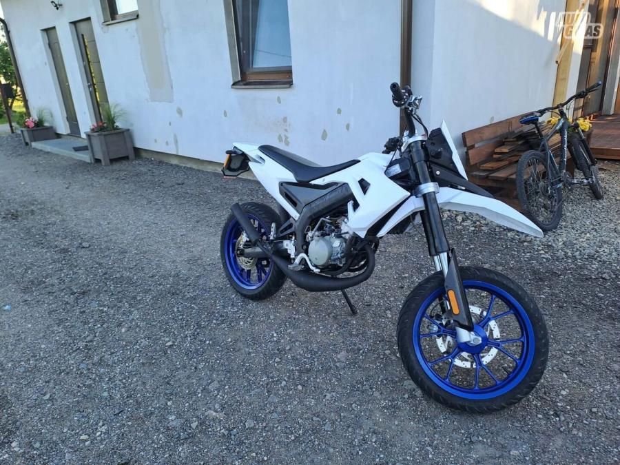 White Gilera SMT 2020 in Kelme, with an engine capacity of 0.05 L and mileage of 10 thousand km for 1800 €, photo 9 on AUTOMOTO.COM.LV
