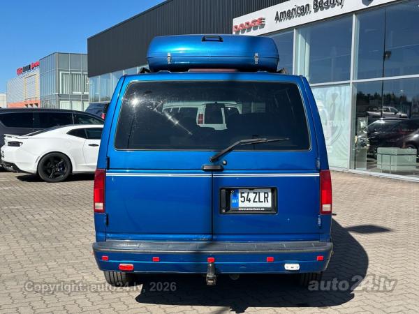 Blue GMC Safari 1995 in Tallinn, with an engine capacity of 4.30 L and mileage of 371 thousand km for 5900 €, photo 8 on AUTOMOTO.COM.LV