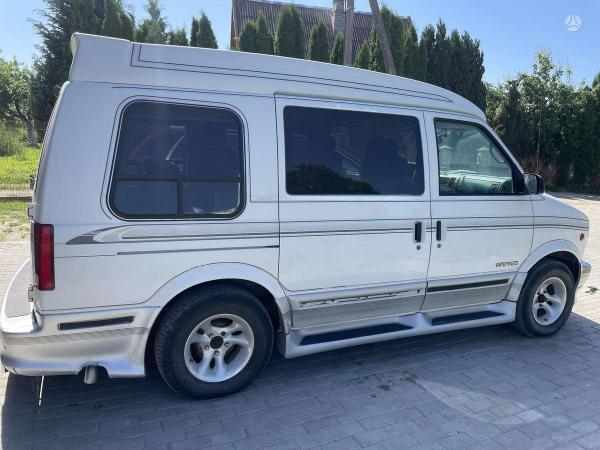 White GMC Safari 1995 in Klaipeda, with an engine capacity of 4.30 L and mileage of 100 thousand km for 7500 €, photo 4 on AUTOMOTO.COM.LV