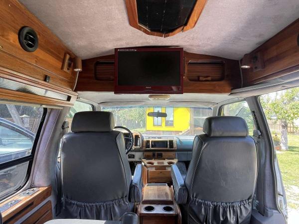 White GMC Safari 1995 in Klaipeda, with an engine capacity of 4.30 L and mileage of 100 thousand km for 7500 €, photo 5 on AUTOMOTO.COM.LV