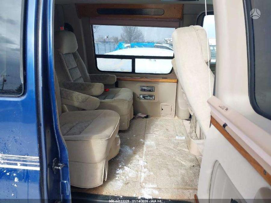 Blue GMC Savana 2003 in Panevezys, with an engine capacity of 4.30 L and mileage of 75 thousand km for 7700 €, photo 7 on AUTOMOTO.COM.LV