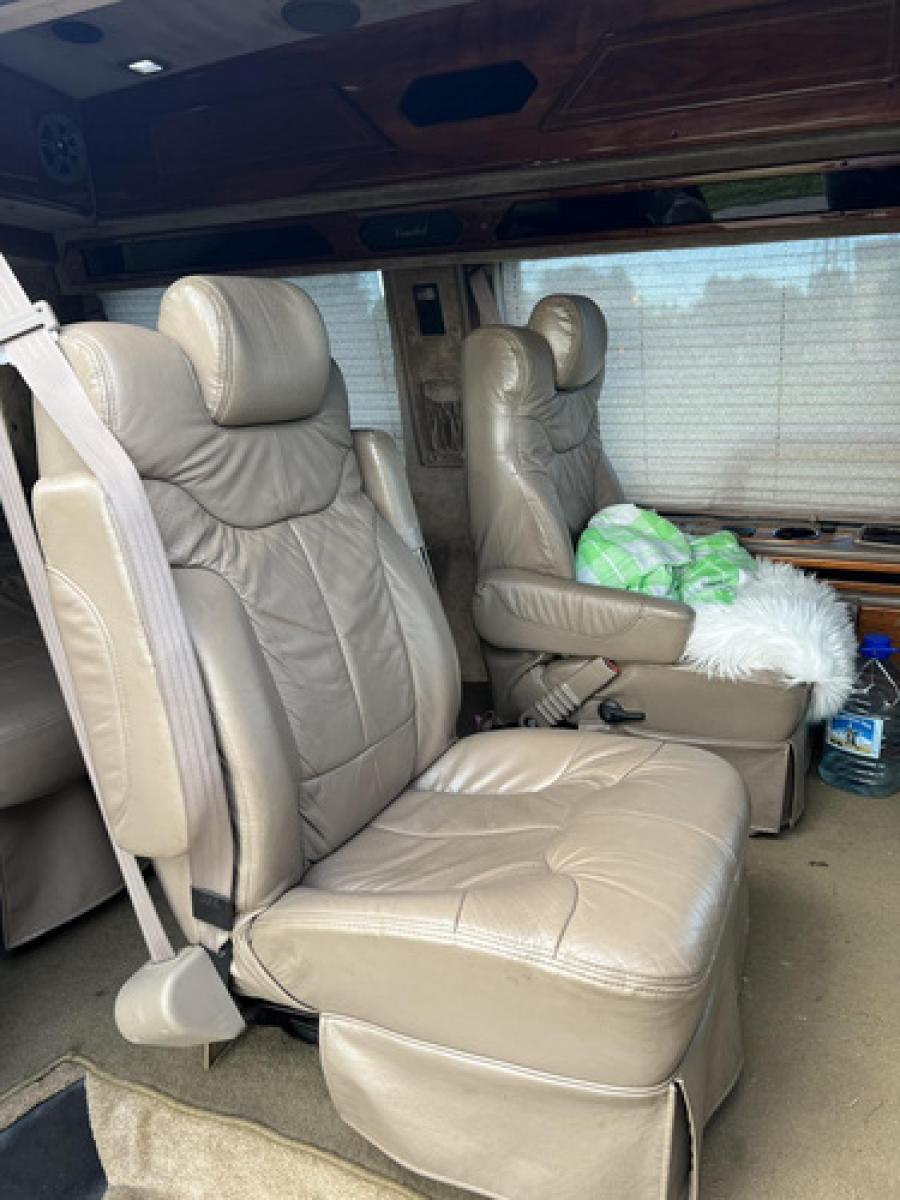 GMC Savana 1999 in Narva, with an engine capacity of 5.70 L and mileage of 188 thousand km for 5799 €, photo 11 on AUTOMOTO.COM.LV