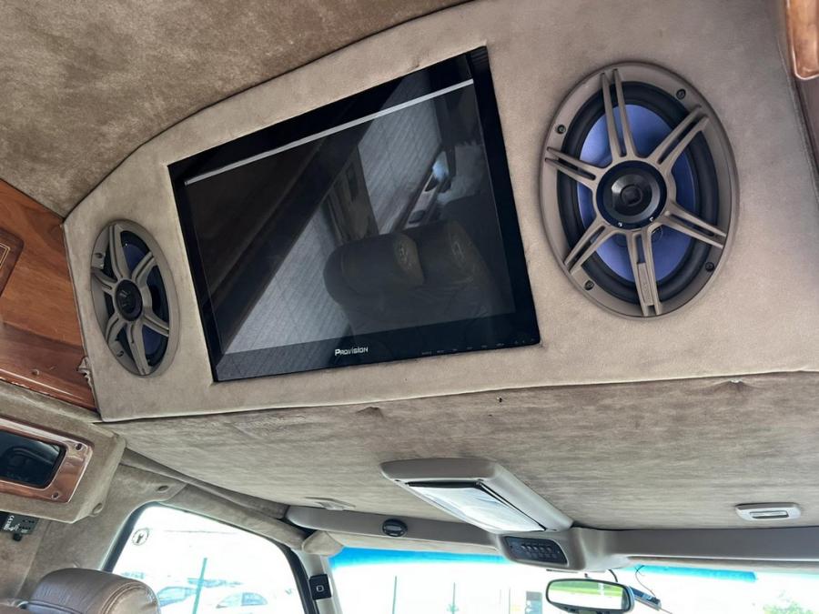 GMC Savana 1999 in Narva, with an engine capacity of 5.70 L and mileage of 188 thousand km for 5799 €, photo 27 on AUTOMOTO.COM.LV