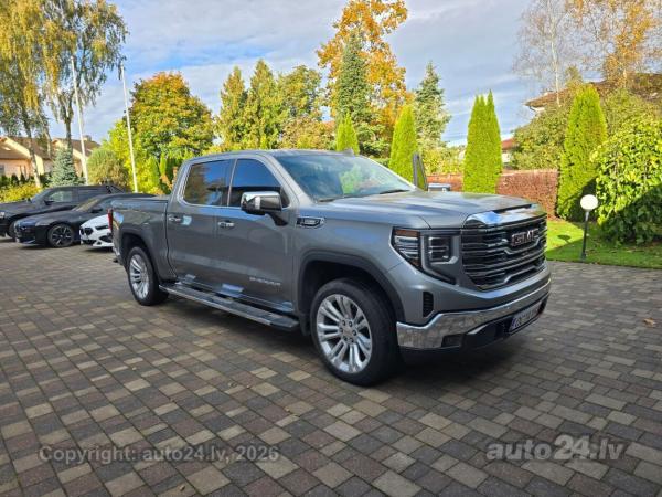 Grey GMC Sierra 2023 in Riga, with an engine capacity of 3.00 L and mileage of 31 thousand km for 59900 €, photo 2 on AUTOMOTO.COM.LV