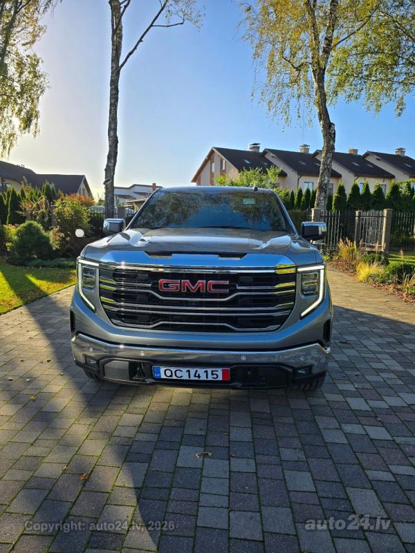 Grey GMC Sierra 2023 in Riga, with an engine capacity of 3.00 L and mileage of 31 thousand km for 59900 €, photo 4 on AUTOMOTO.COM.LV