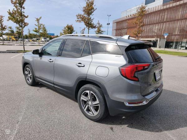 GMC Terrain 2019 in Klaipeda on AUTOMOTO.COM.LV Grey GMC Terrain 2019 in Klaipeda, with an engine capacity of 1.60 L and mileage of 213 thousand km for 14800 €, photo 6 on AUTOMOTO.COM.LV