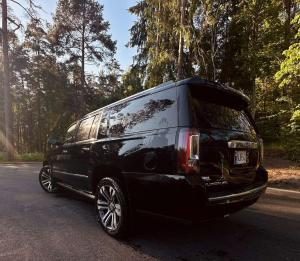 Black GMC Yukon 2016 in Pasvalys, with an engine capacity of 6.16 L and mileage of 290 thousand km for 22500 €, photo 3 on AUTOMOTO.COM.LV