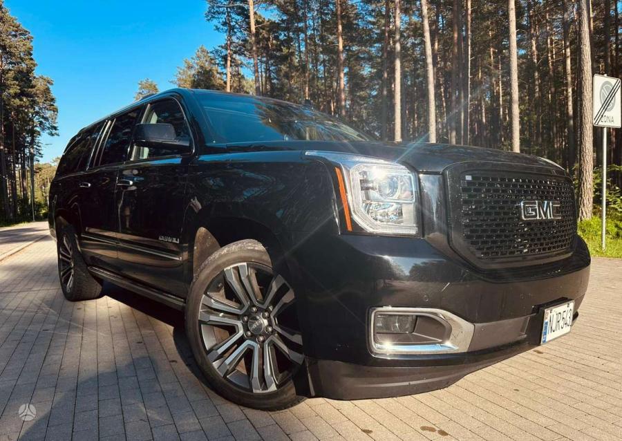 Black GMC Yukon 2016 in Pasvalys, with an engine capacity of 6.16 L and mileage of 290 thousand km for 22500 €, photo 4 on AUTOMOTO.COM.LV