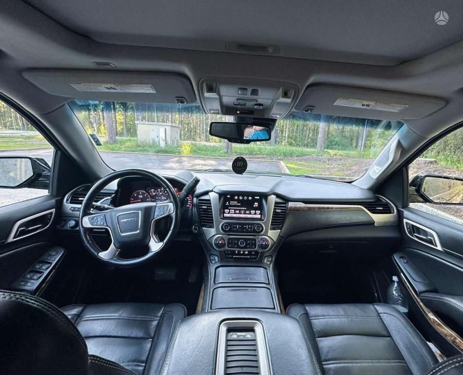 Black GMC Yukon 2016 in Pasvalys, with an engine capacity of 6.16 L and mileage of 290 thousand km for 22500 €, photo 9 on AUTOMOTO.COM.LV