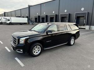 Black GMC Yukon 2017 in Vilnius, with an engine capacity of 5.30 L and mileage of 265 thousand km for 19900 €, photo 3 on AUTOMOTO.COM.LV