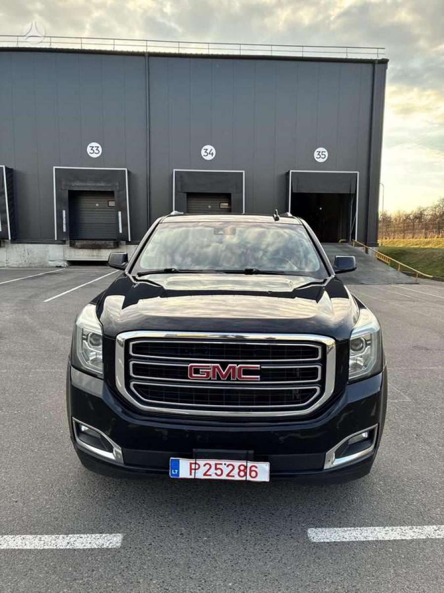 Black GMC Yukon 2017 in Vilnius, with an engine capacity of 5.30 L and mileage of 265 thousand km for 19900 €, photo 4 on AUTOMOTO.COM.LV