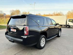 Black GMC Yukon 2017 in Vilnius, with an engine capacity of 5.30 L and mileage of 265 thousand km for 19900 €, photo 10 on AUTOMOTO.COM.LV