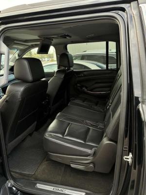 Black GMC Yukon 2017 in Vilnius, with an engine capacity of 5.30 L and mileage of 265 thousand km for 19900 €, photo 15 on AUTOMOTO.COM.LV