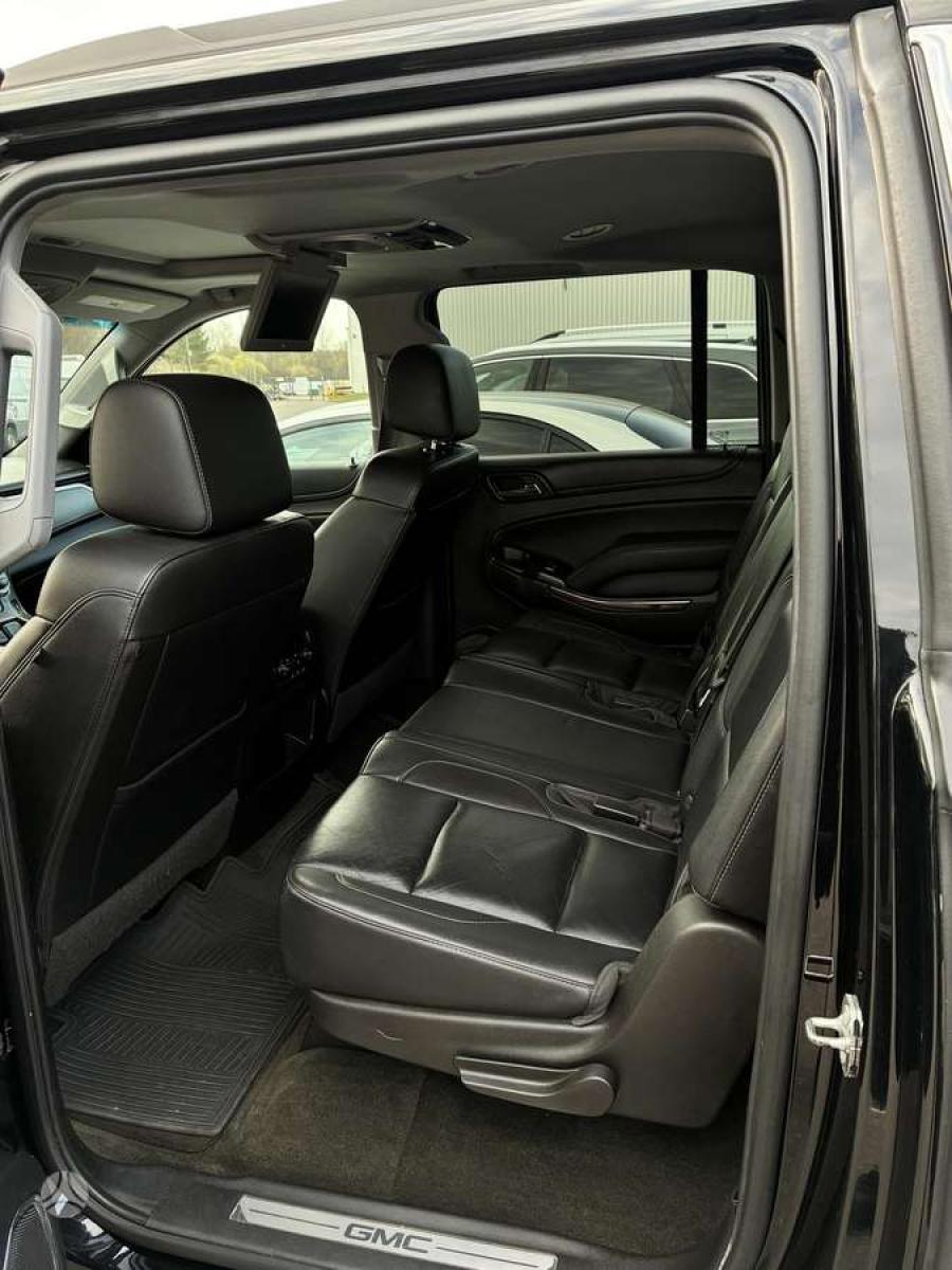 Black GMC Yukon 2017 in Vilnius, with an engine capacity of 5.30 L and mileage of 265 thousand km for 19900 €, photo 15 on AUTOMOTO.COM.LV