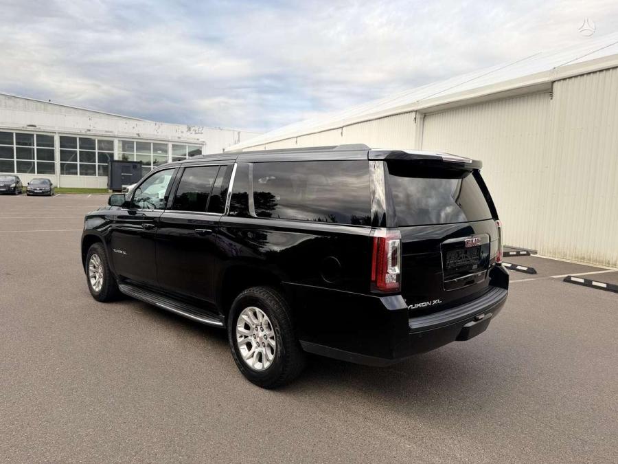 Melns GMC Yukon 2017 Viļņa, ar dzinēja tilpumu 5.30 L un nobraukumu 265 tūkst. km par 18000 €, foto 7 vietnē AUTOMOTO.COM.LV