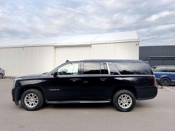 Melns GMC Yukon 2017 Viļņa, ar dzinēja tilpumu 5.30 L un nobraukumu 265 tūkst. km par 18000 €, foto 8 vietnē AUTOMOTO.COM.LV